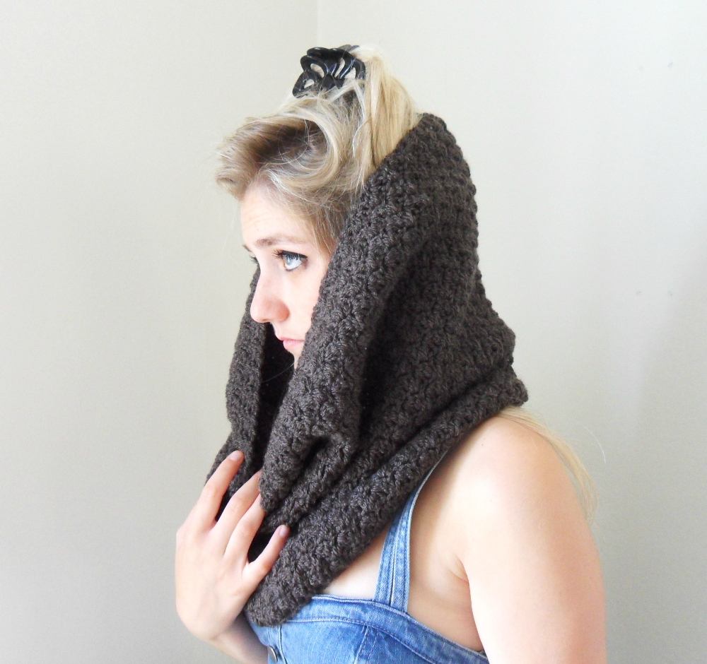 Crochet Cowl Dark Chocolate Yarn Infinity Scarf Autumn Winter on Luulla