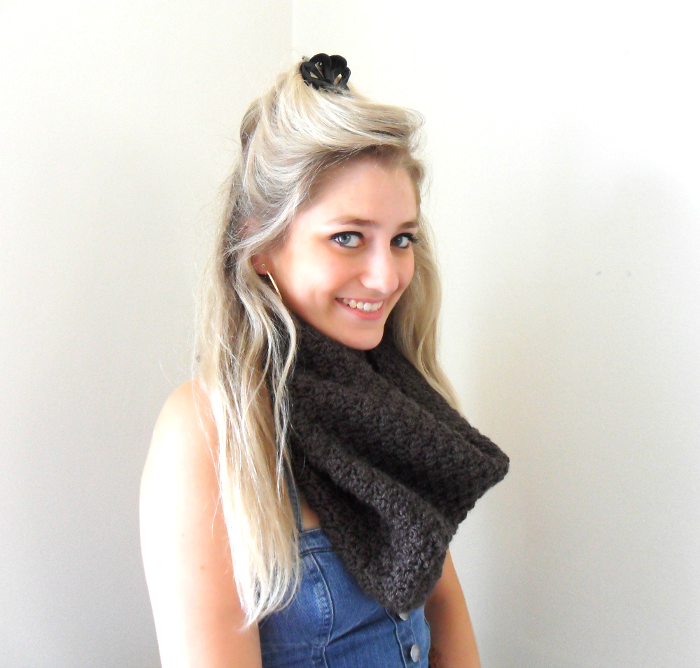 Crochet Cowl Dark Chocolate Yarn Infinity Scarf Autumn Winter on Luulla
