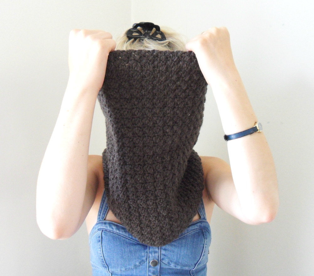 Crochet Cowl Dark Chocolate Yarn Infinity Scarf Autumn Winter on Luulla
